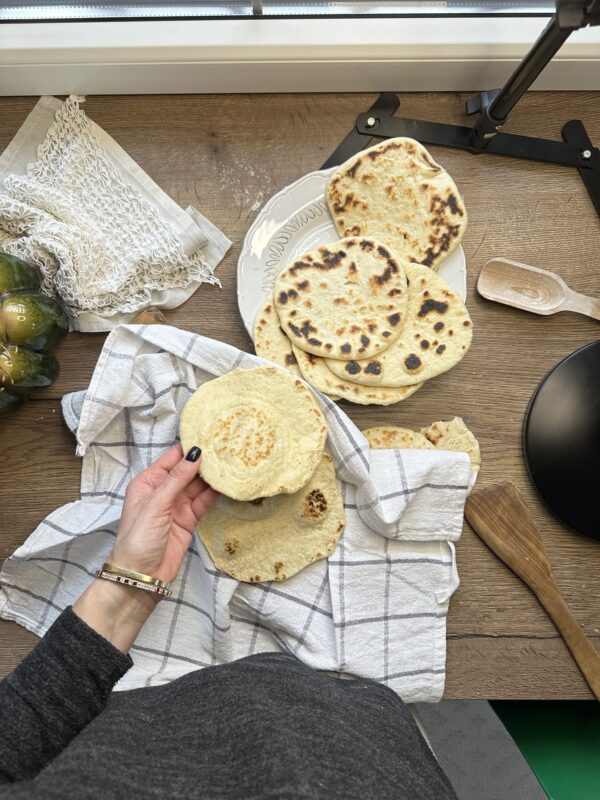 Recept na chlebové placky pita - Vaříme s Mony